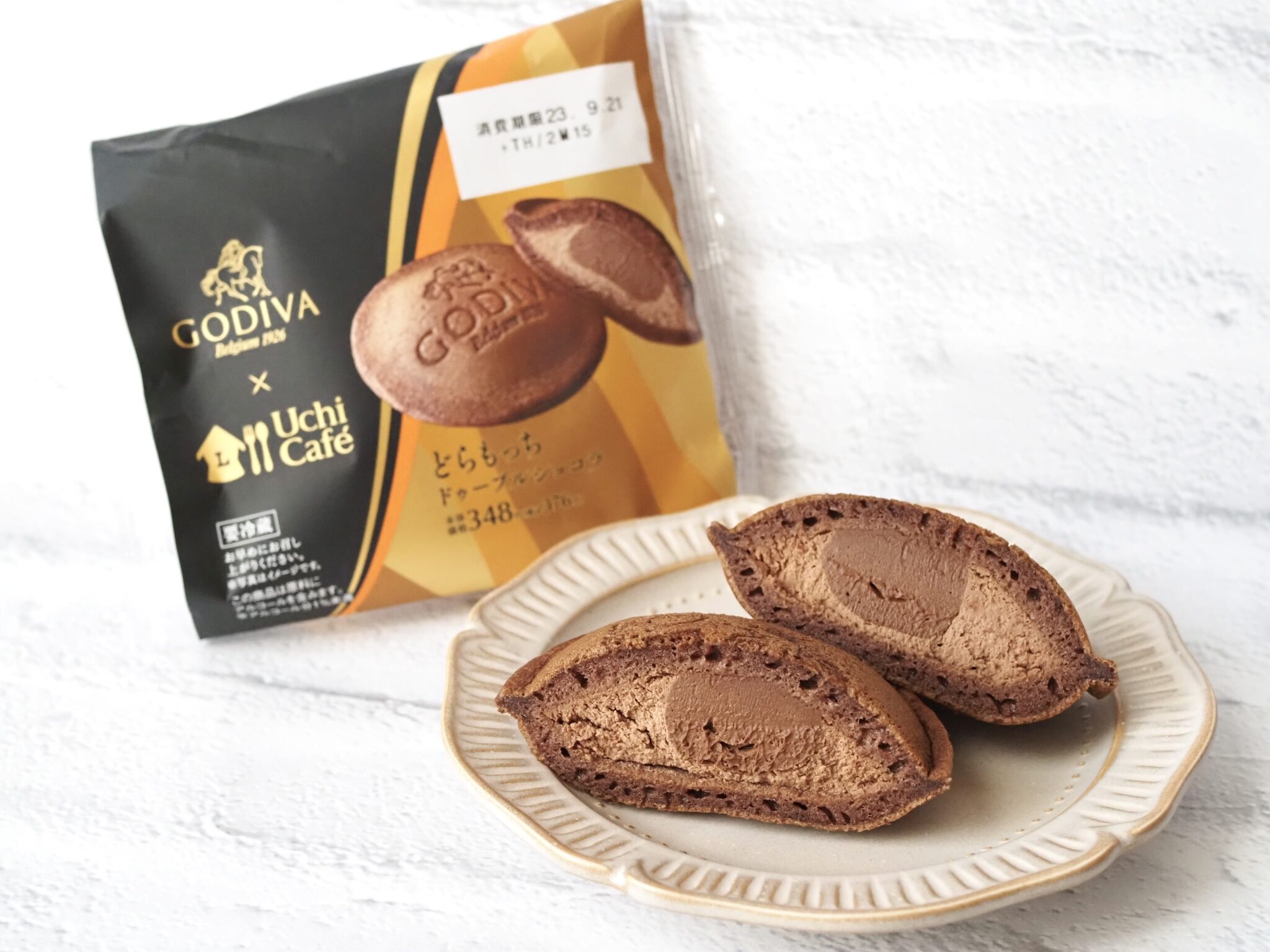 濃厚チョコ&もちもち食感の組み合わせ！ローソン「Uchi Café×GODIVA どらもっち ドゥーブルショコラ」